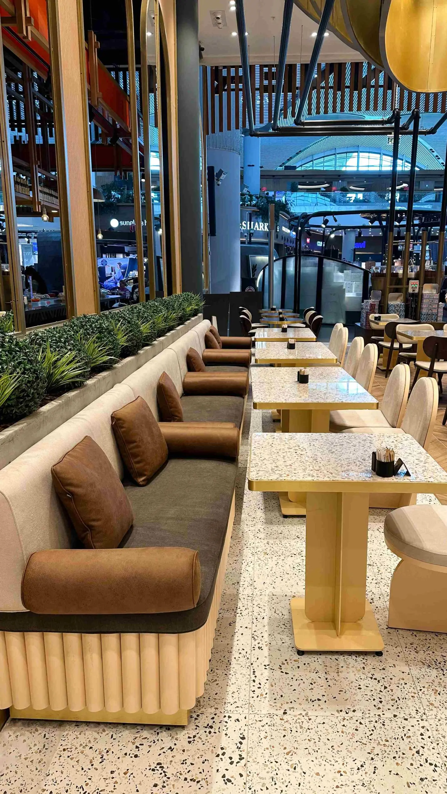 MAX BRENNER ISTANBUL AIRPORT - Leta Sandalye ️
