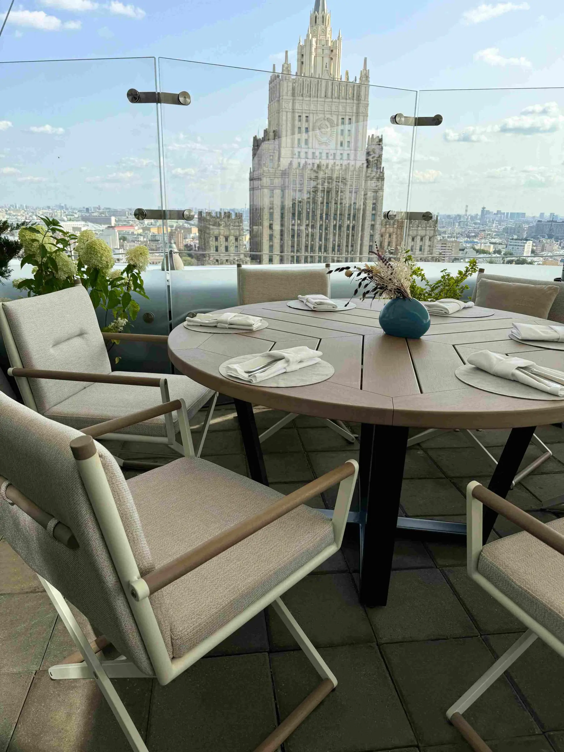 SAKHALIN RESTAURANT MOSKOVA - Leta Sandalye - Horeca Projesi ️